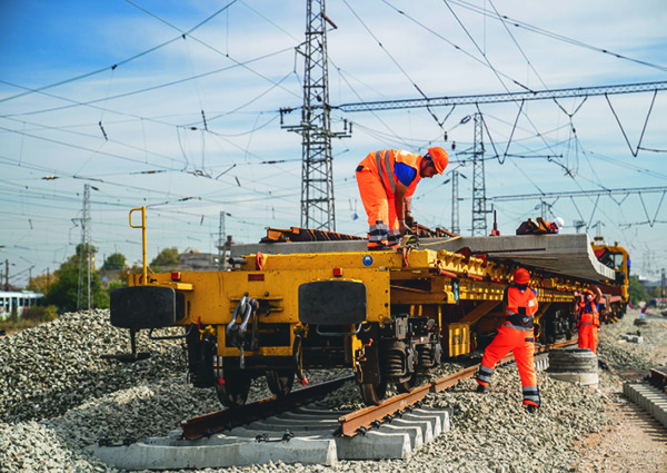 First delivery with tilt wagon in Bulgaria - voestalpine Railway Systems